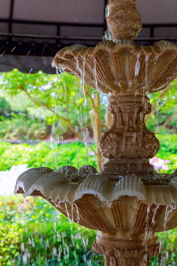 OUTDOOR WATER FOUNTAIN: THE KEY ELEMENT OF A PEACEFUL GARDEN