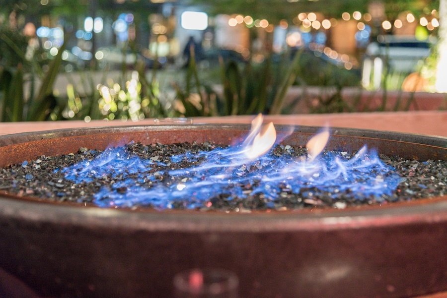 CREATE A COMFORTABLE FIRE PIT BY CHOOSING THE RIGHT OUTDOOR FIREPLACE